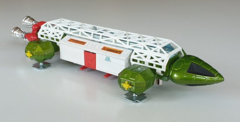 DINKY 359 SPACE 1999 EAGLE TRANSPORTER - Vintage Toys & Games
